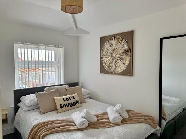 Orchid 2 Luxury 3br House By Altoluxo Short Lets & Serviced Accommodation With Free Wifi & Parking - Bristol
