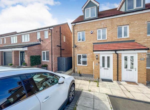 Spacious 3-storey Home From Home In Hetton Le Hole - Sunderland