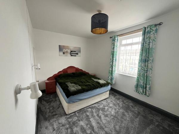 3 Bedroom House In Superb Location - キングストン・アポン・ハル