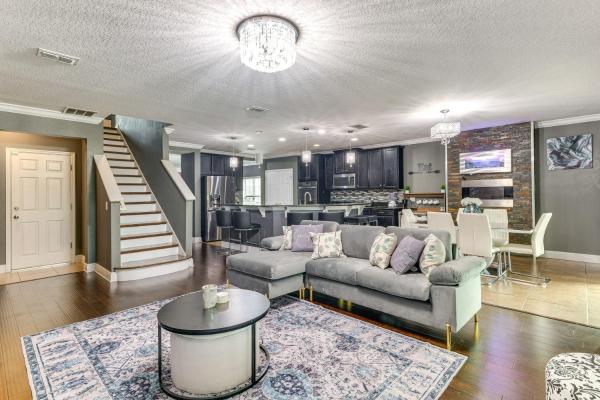 Sleek Family Home Near Orlando Theme Parks - Davenport, FL