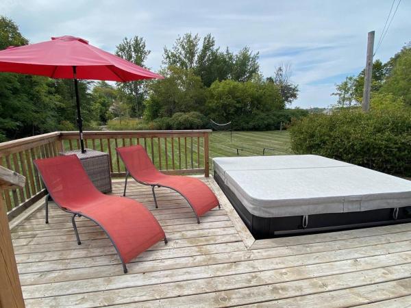 Private Beach Hot Tub A Vacay To Remember - Prince Edward