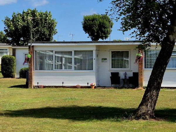 Roma's Retreat Chalet, Hemsby - Caister-on-Sea