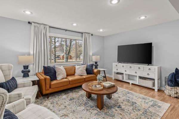 Spacious Family Haven - Walk To Downtown & Jbu - Dripping Springs, OK
