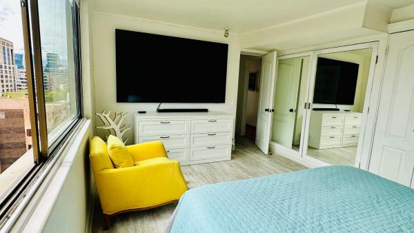 Amplio Depto 1 Dormitorio Y Sofá Cama Cercano A Costanera Center Y Mut Metro El Golf Y Tobalaba Con Estacionamiento Incluido En Las Condes - Providencia