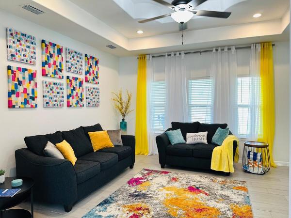 Quiet Cozy Spacious Stay W Private Pool - Brownsville, TX