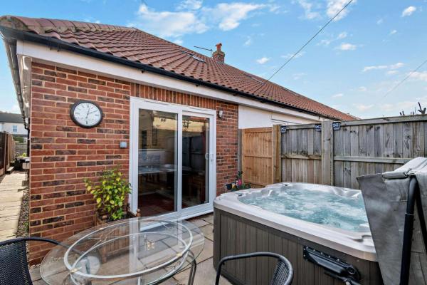 5 Oclock Somewhere - Sheringham