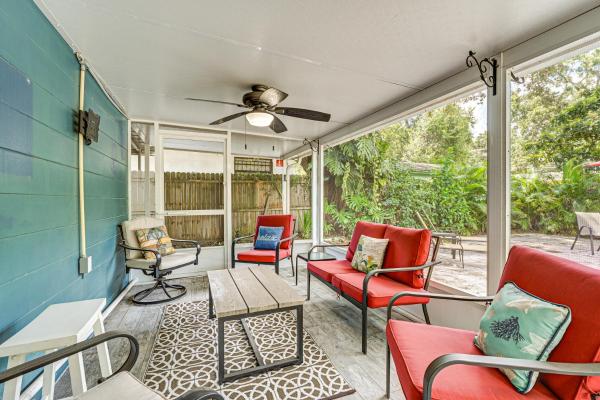 Home With Expansive Patio, 3 Mi To Busch Gardens! - Tampa, FL