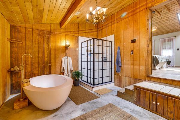 Pet-friendly Ski, Swim And Relax Poconos Getaway - Pocono Lake