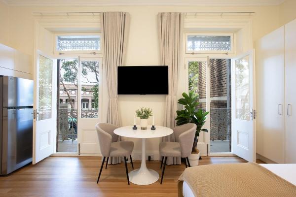 The Crown, Three Surry Hills - North Sydney