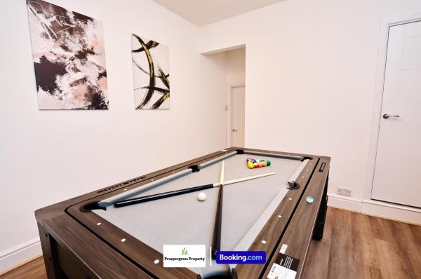 Fast Internet 900mbps Wi-fi Workspace Near Coventry University Coventry City Centre And University Hospital Sleeps 5 Free Parking And Games - Coventry