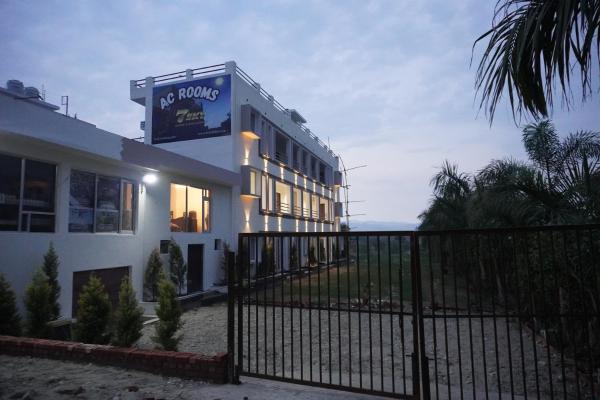 7sky Hotel And Restaurant - 