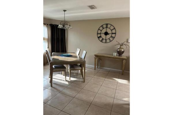 Minutes To Shopping, Dining And Fun Family Stay - Sleeps 6 - Mission, TX