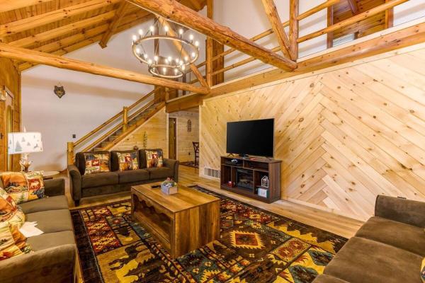 Luxury Spacious Cabin Hot Tub, Theater, 5 Acres In Hocking Hills - Logan, OH