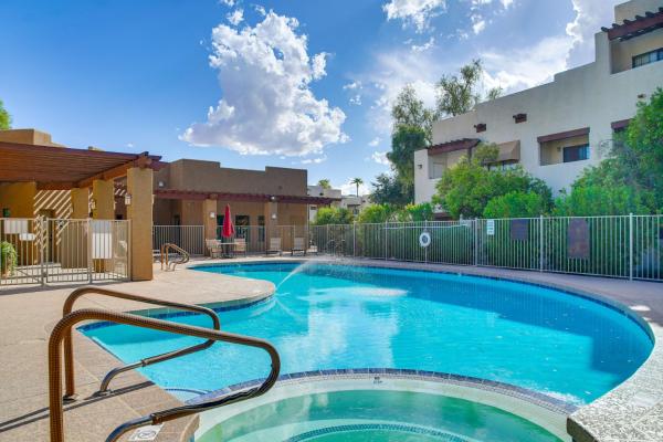 Condo 1 Mi To South Mountain Park! Unwind Poolside - Phoenix