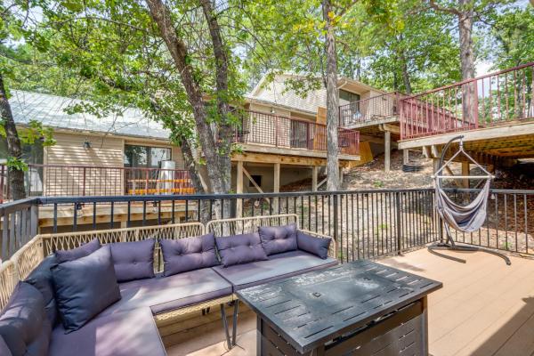 Walk To Table Rock Lake: Updated Cabin W/ Deck! - Coney Island, MO