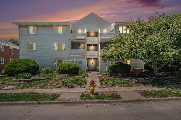 Cozy Home With Comfort & Prime Location & King Bed - Omaha, NE