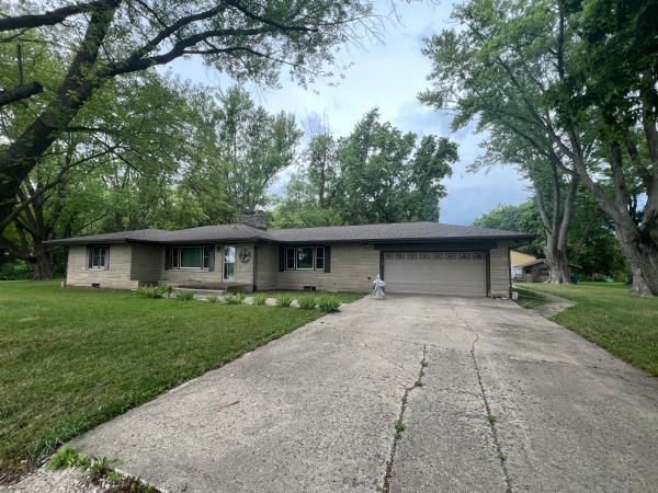 Beautiful - Country Home 4 Bedrooms - Morris, IL