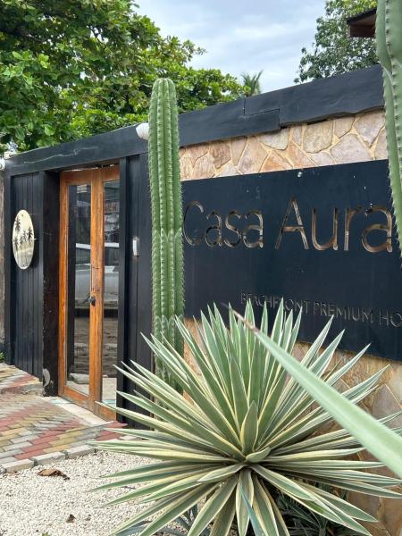 Casa Aura: Beachfront Premium Hostel - Costa Rica