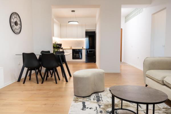 Emma Apartments Central 2br, 2 Bath & Balcony - Tirana