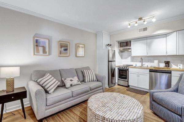 Lynwood Collection On Forsyth 8b By Lucky Savannah - Savannah, GA