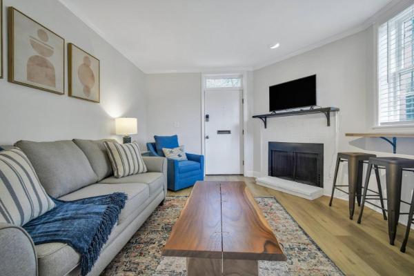 Lynwood Collection On Forsyth 14b By Lucky Savannah - Savannah, GA
