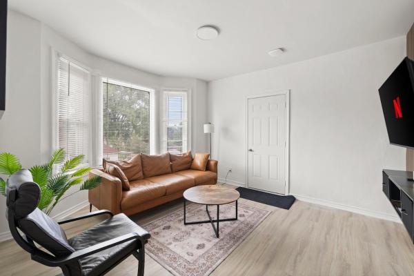 New Build Sunny 2 Bedroom Unit - Windsor