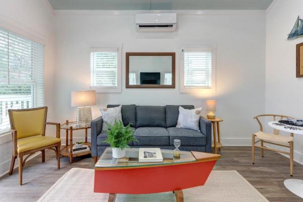 Village On The Bluff: Mid-ship-tury Cottage By Lucky Savannah - Skidaway Island, GA