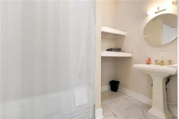 Modern 4br Retreat Walk To Downtown New Orleans - Gretna, LA