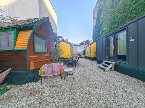 Pura Vida Downtown Tiny Houses - Bucarest