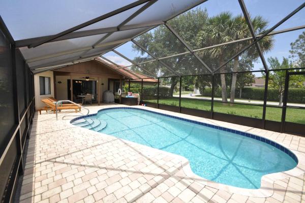 Canal Front Pool Home In Palm Coast - Palm Coast