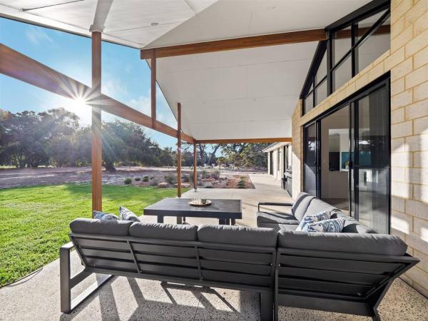 Turf And Surf - Secluded Haven Between Beach & Town - Margaret River