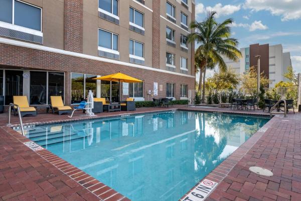 Comfort Suites Fort Lauderdale Airport South & Cruise Port - Sunrise, FL