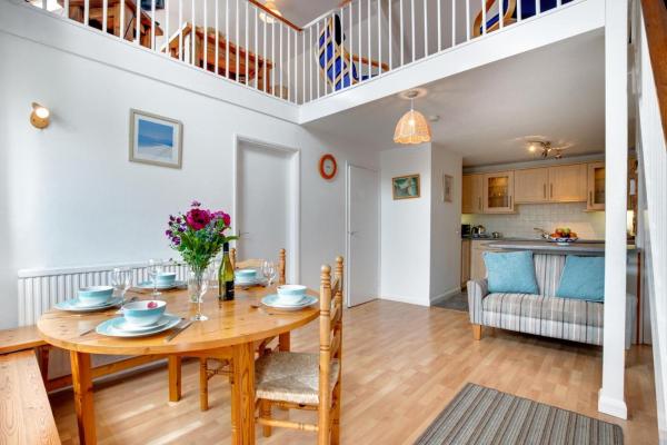 2 Redfern Court - St Ives