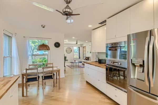 Mid Century Cozy & Quiet Home-walk To The Square - Georgetown, TX