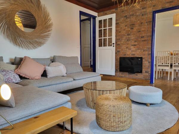 Charmingly Renovated Village House In Sintra, Penedo - シントラ