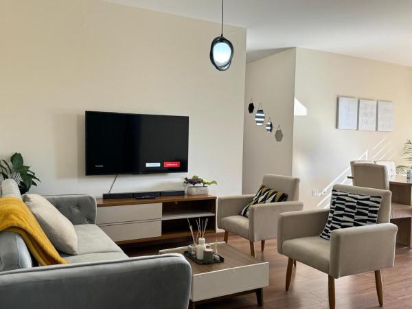 Familiar Con Terraza Privada Zona Norte - Bolivia