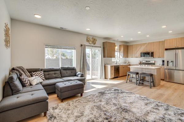 Built In 2025 Parowan Escape With Views! - Little Salt Lake, UT