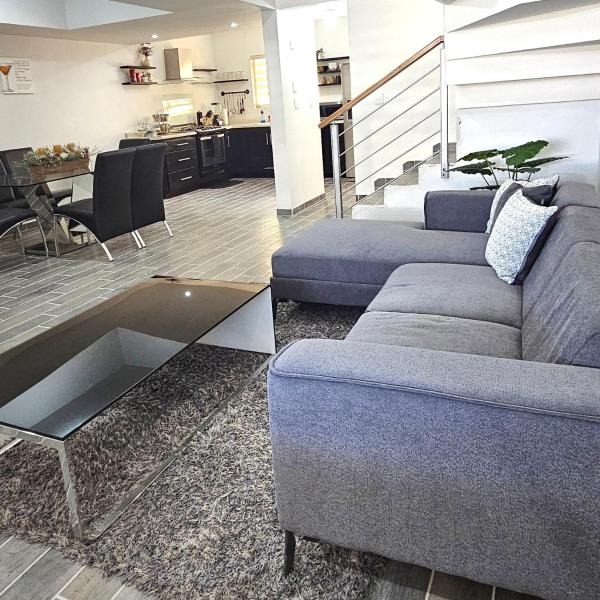 Vane's House Consulado -