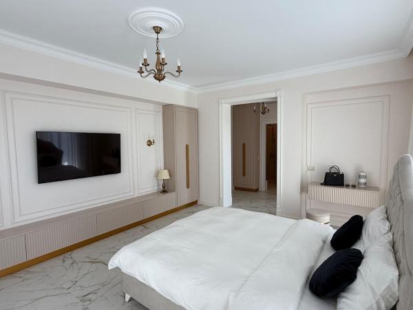 The Sun Building Rooftop Studio - Craiova