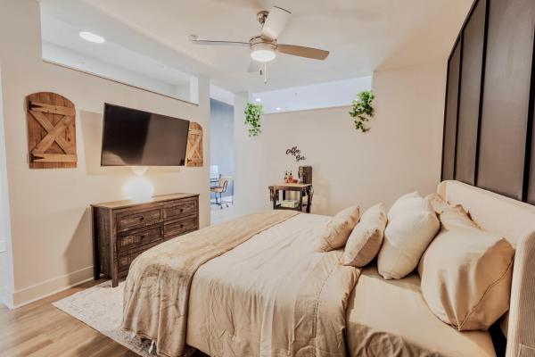 Luxury Skyline Escape, Sauna, King Bed, Dt View - Dallas Zoo, Dallas