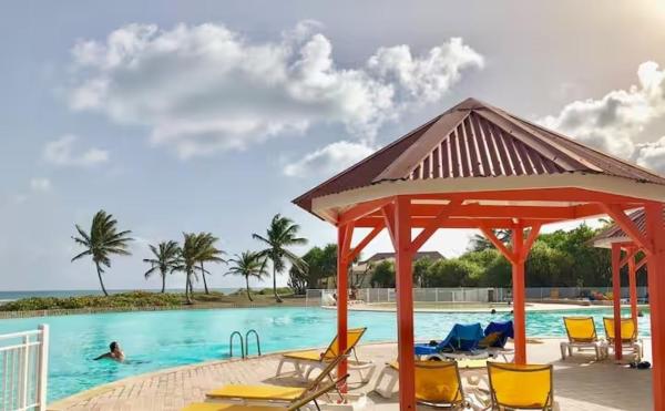 Le Nid Du Sucrier & Anse Du Nid - Guadeloupe