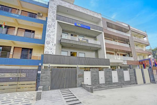 Fabhotel Moonlit - Noida