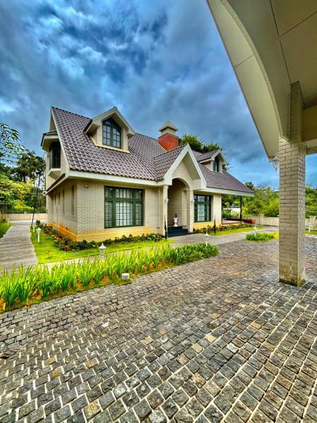 Hanberry Luxury Cottage - Wayanad