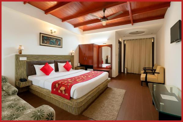 Hotel The Moon - Near Mall Road & Naini Lake View - Lift -Free Parking -Restaurant -Wi-fi Available- Ambience With Valley- A Top Rated Hotel In Nainital - Nainital