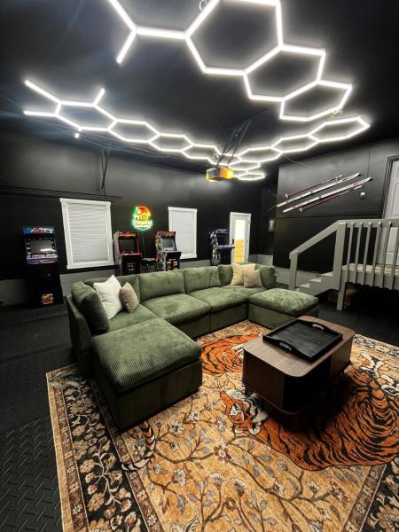 Stay & Play Walk To Lake & Short Drive To Slopes - Boyne City, MI