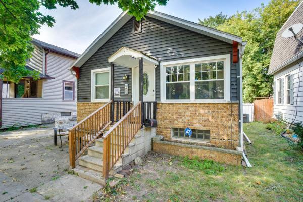 Walk To Main St Fond Du Lac Retreat With Yard - Fond du Lac, WI