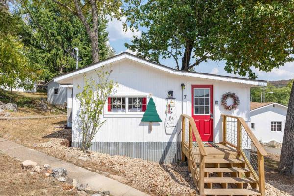 Historic Rockaway Beach Cottage 7 - Rockaway Beach, MO