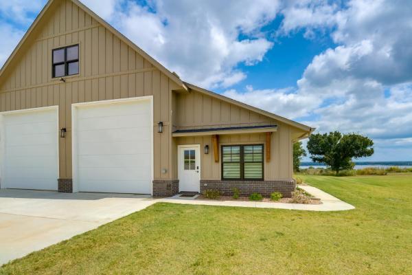 Family-friendly Apt With Lake Views In Ponca City! - Ponca City, OK