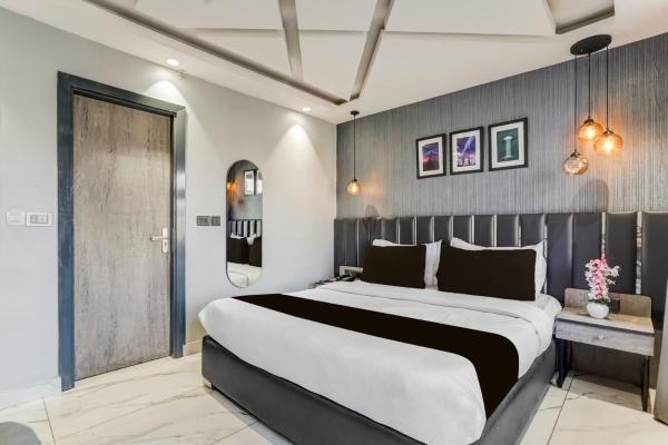 Hotel O Azora - Yeni Delhi