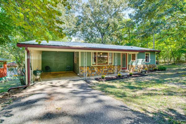 Near State Park & Spring River: Family Gem W/ Yard - Grand Gulf State Park, Koshkonong